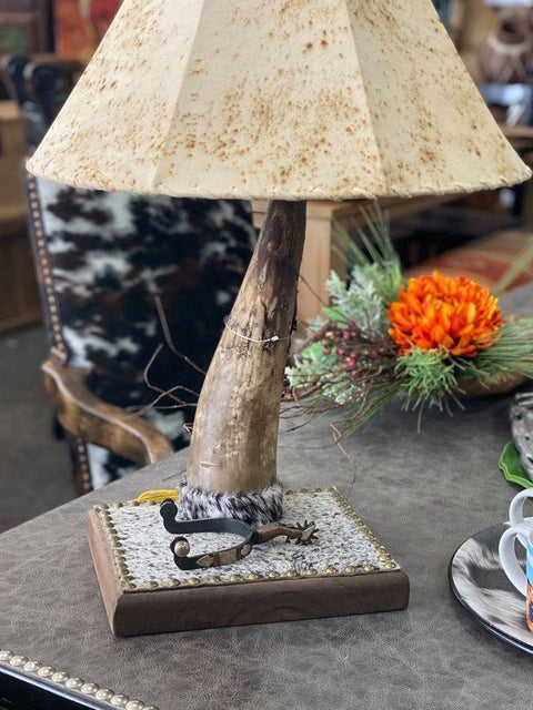 Single Rustic Steer Horn Table Lamp | Your Western Decor